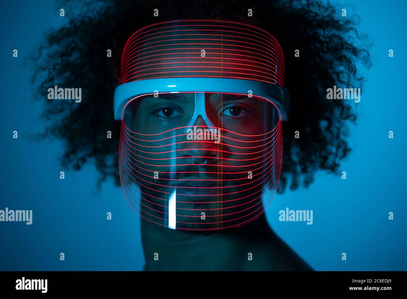 Red wall interior home hi-res stock photography and images - Alamy