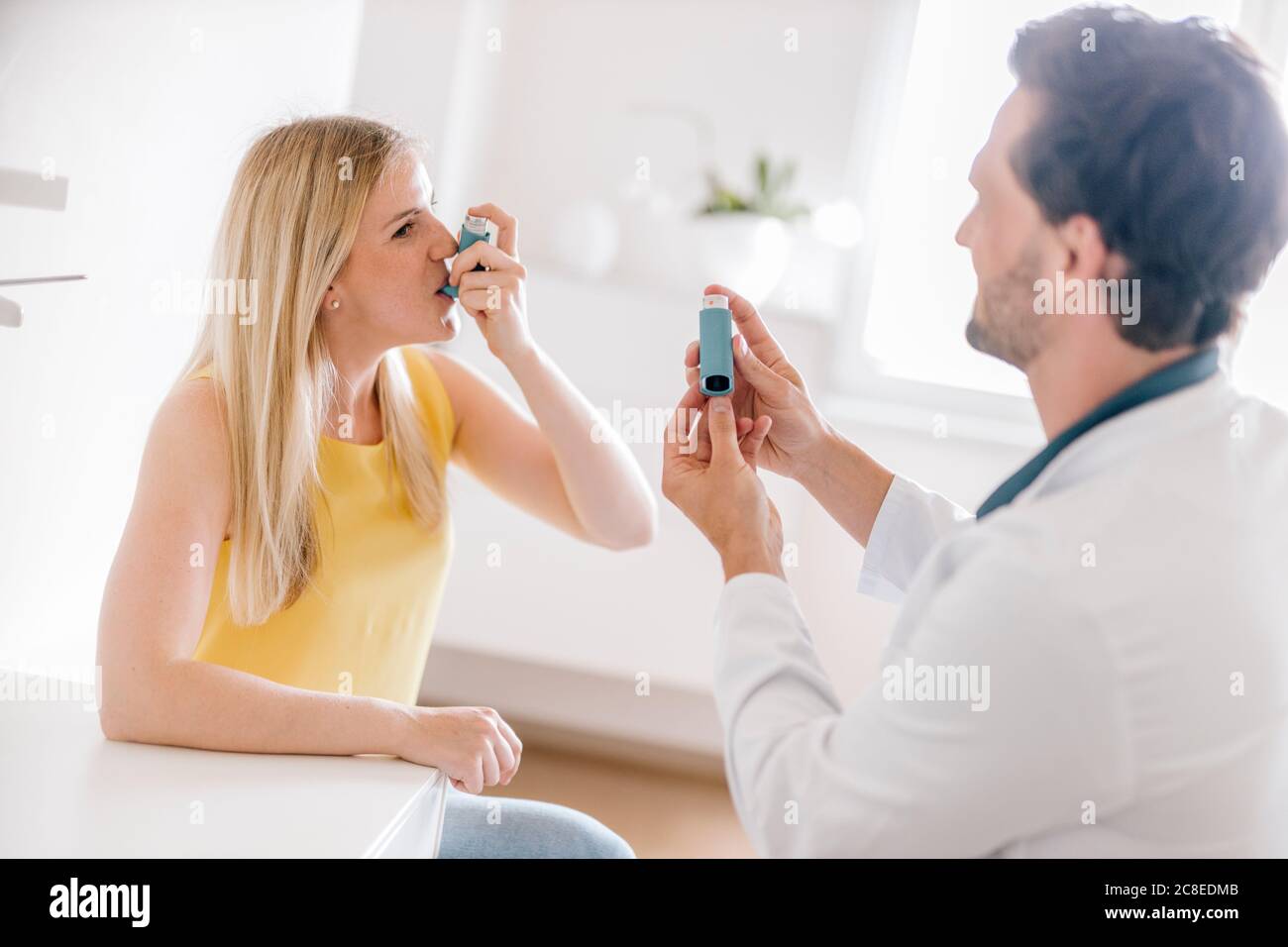 Explaining consultation hi-res stock photography and images - Alamy