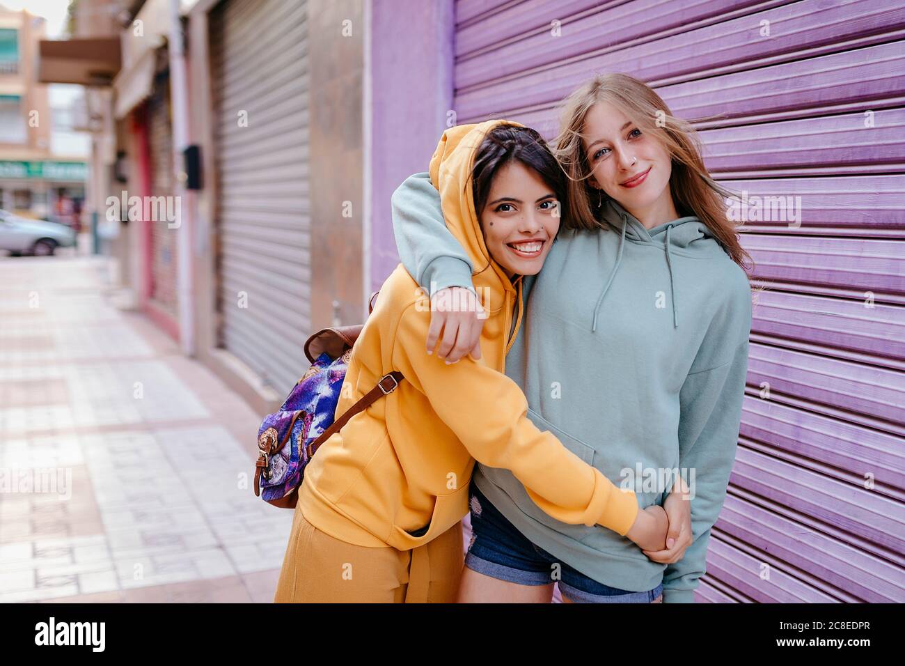 Black female friends, hugging hi-res stock photography and images - Alamy