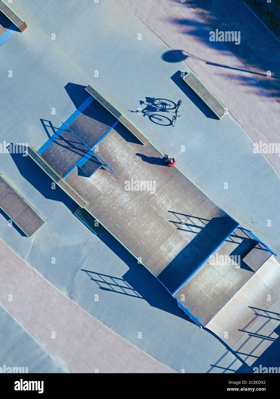 Man sitting on concrete ramp in skate park hi-res stock photography and ...