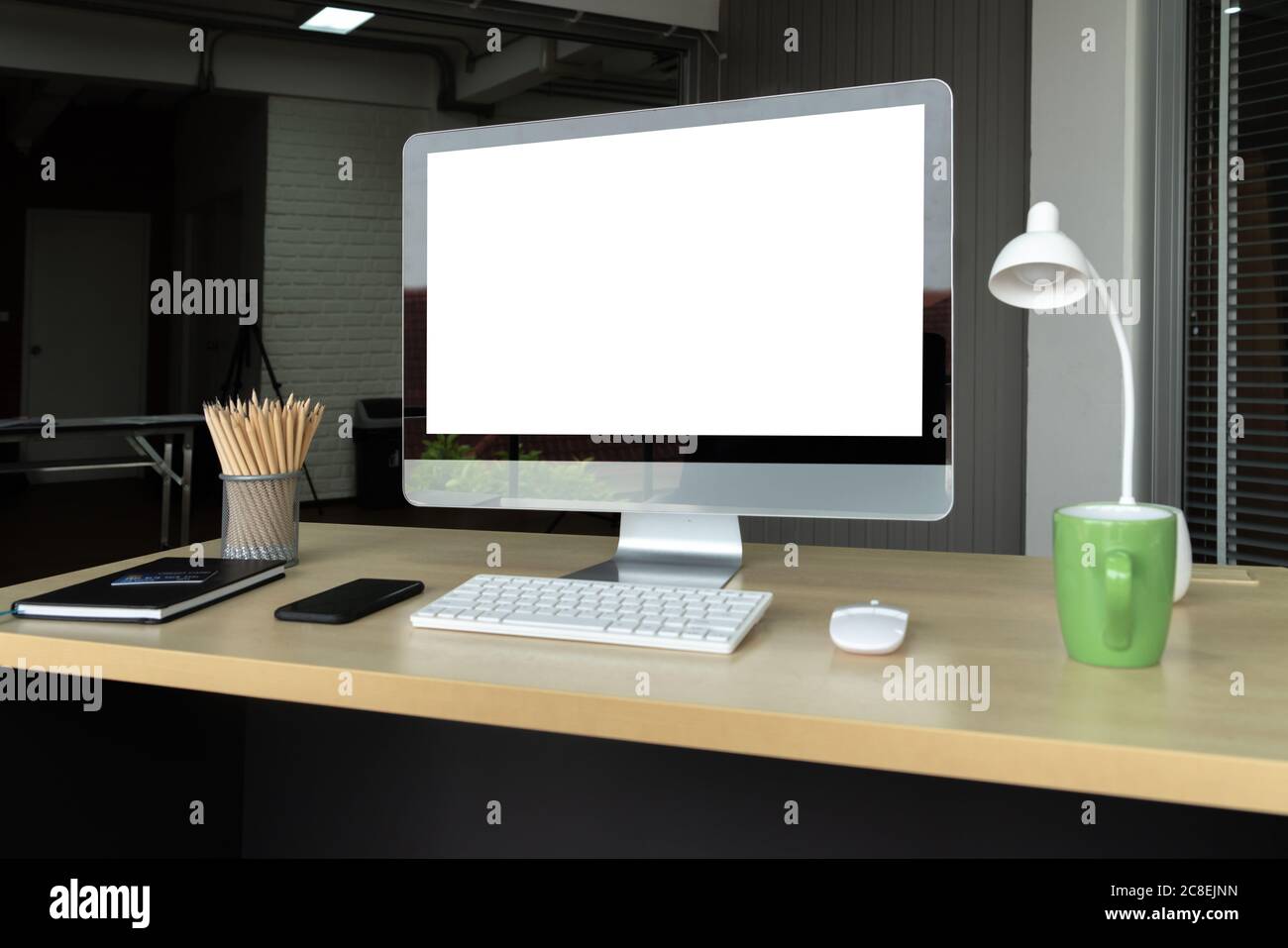 Empty computer monitor screen for design mock up template Stock Photo - Alamy