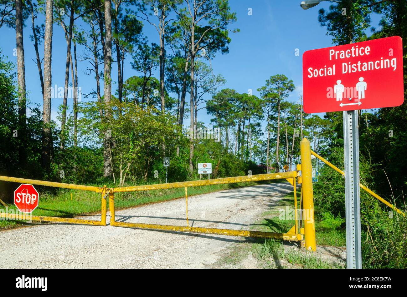 Practice social distancing sign hi-res stock photography and images - Alamy