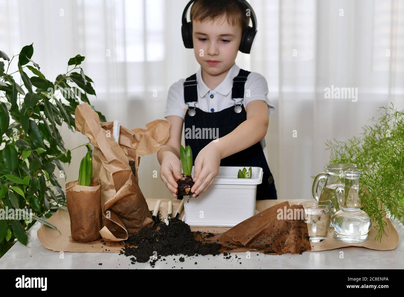 Soil scattered hi-res stock photography and images - Alamy