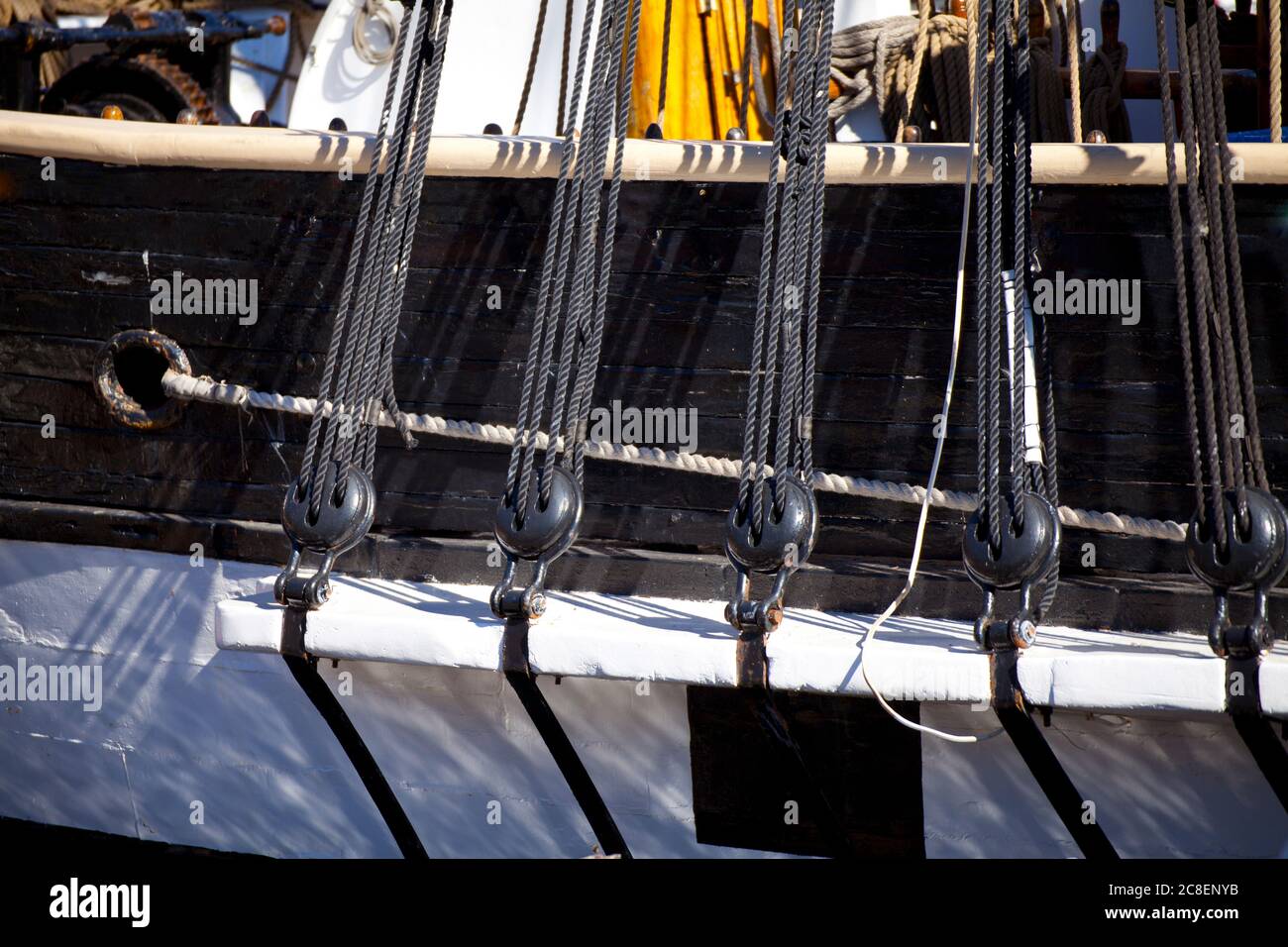Nautical rigging wheel hi-res stock photography and images - Alamy