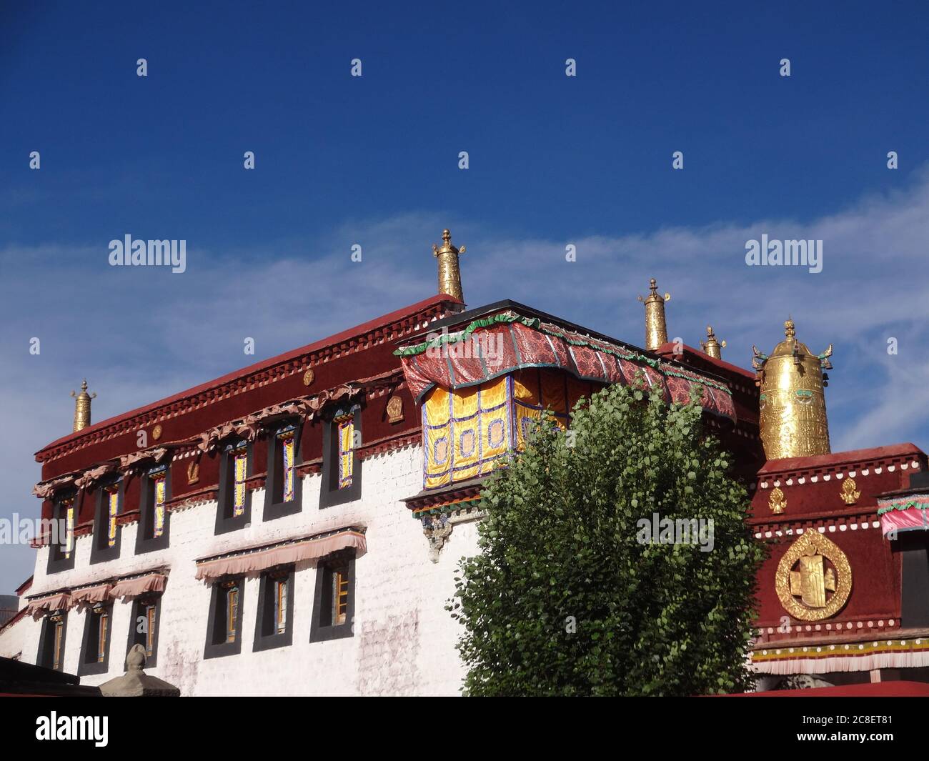 Tibet houses street view hi-res stock photography and images - Alamy