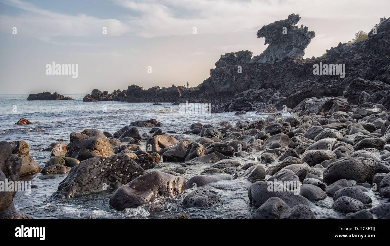 The scenery of the Yongduam Rock (Dragon Head Rock) in Jeju island ...