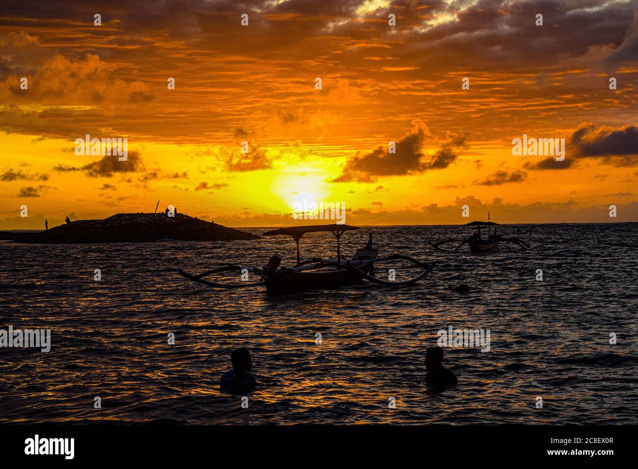 Picturesque ocean cove of Crystal Bay at sunset. Crashing waves ...