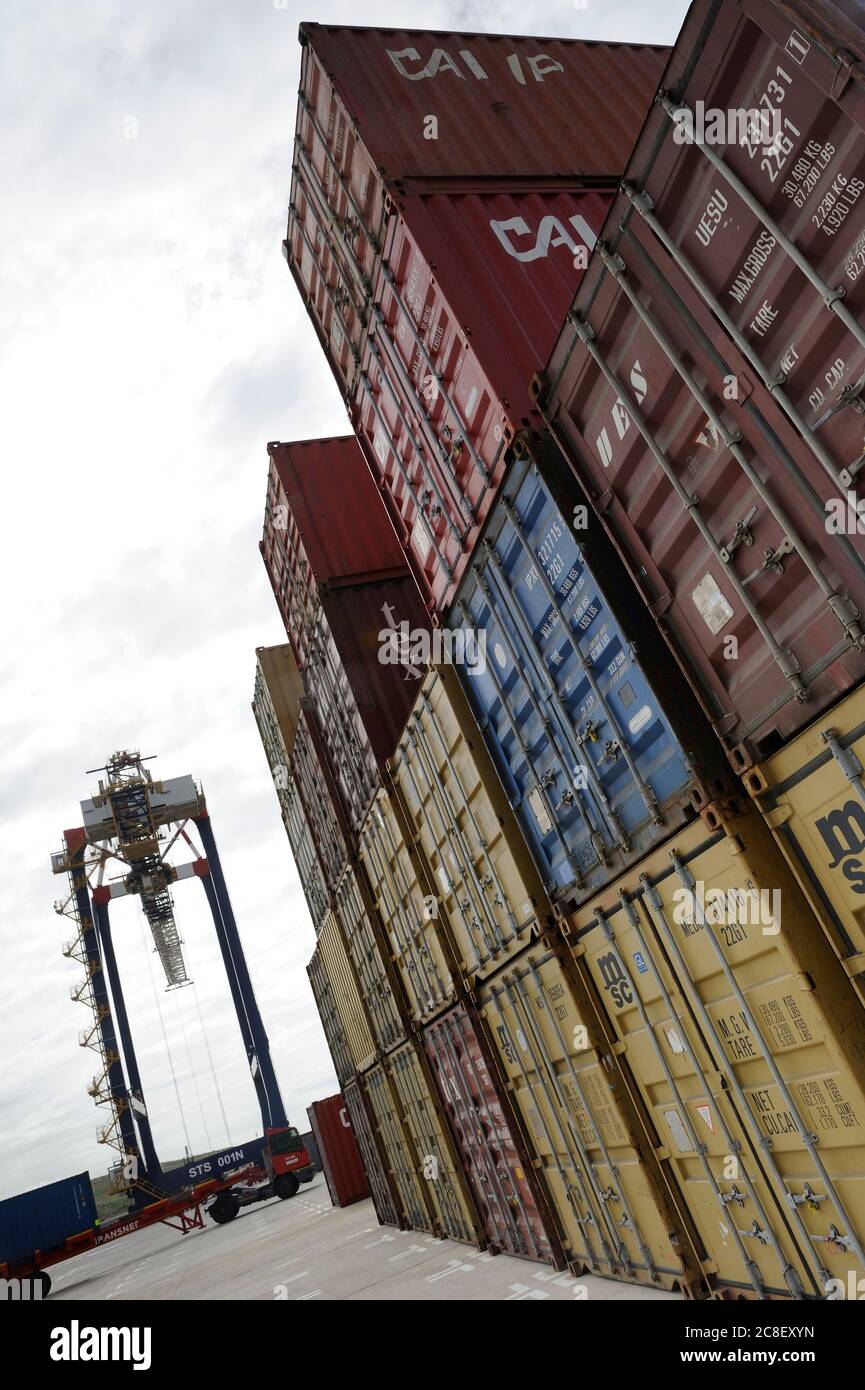Shipping Containers Africa High Resolution Stock Photography and Images ...