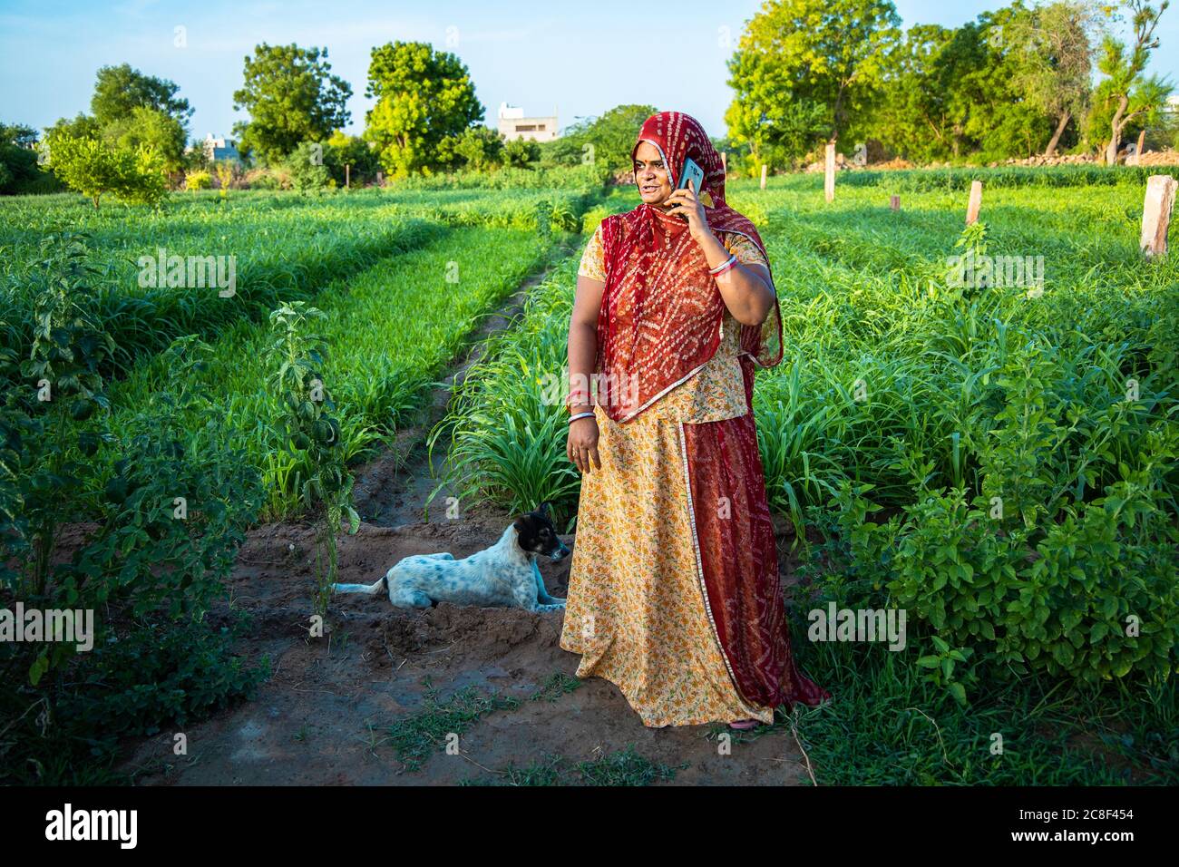 Indian rural women talking hi-res stock photography and images - Alamy