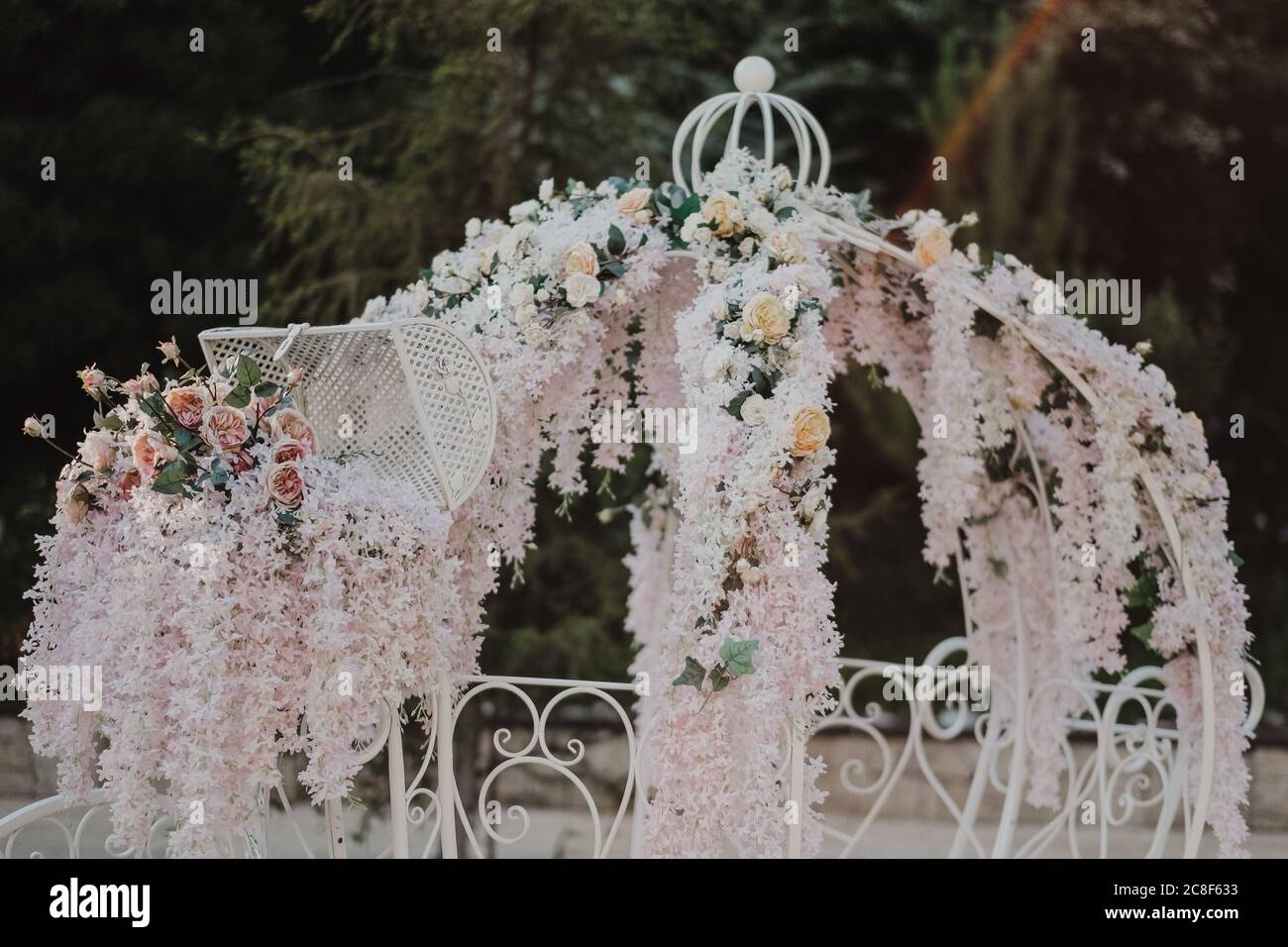Flower decorated carriage hi-res stock photography and images - Alamy
