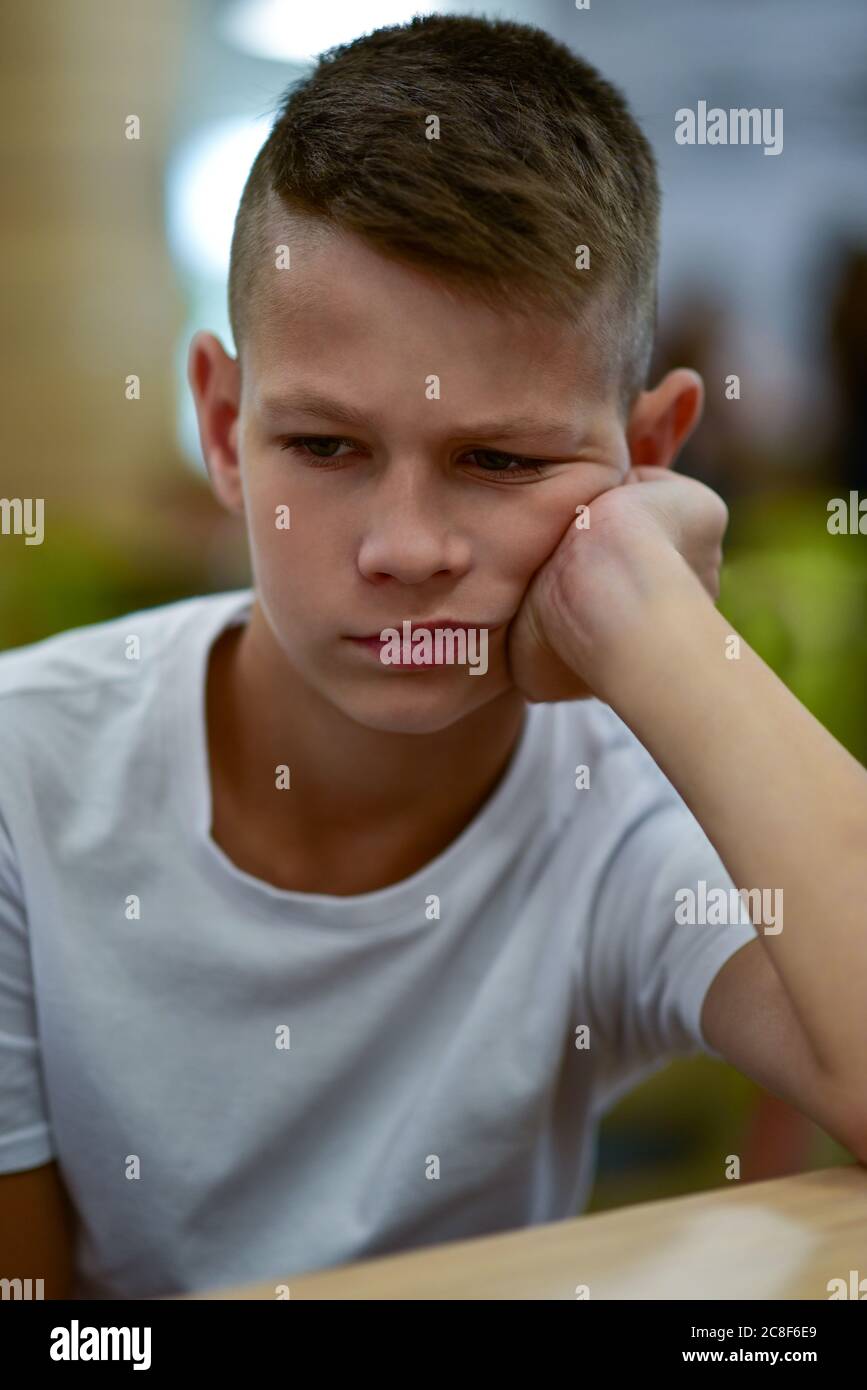 Sad teenager hi-res stock photography and images - Alamy