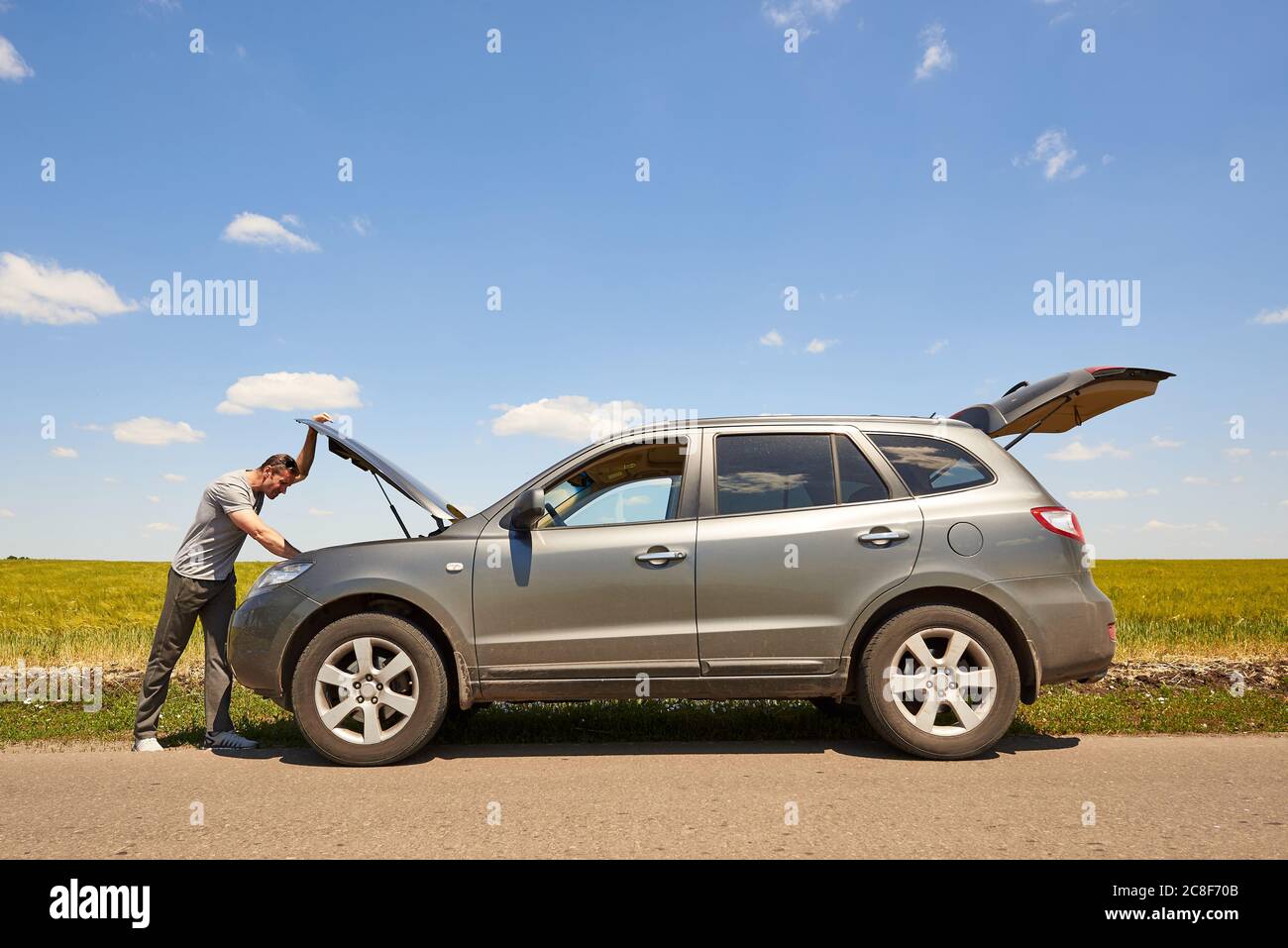 Car breakdown hood open man hi-res stock photography and images - Alamy