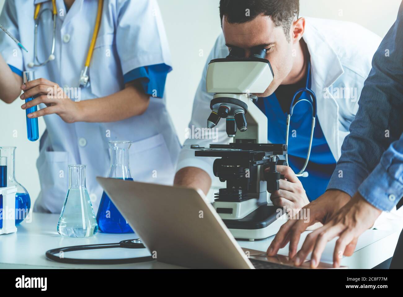 Microbiology lab computer hi-res stock photography and images - Alamy