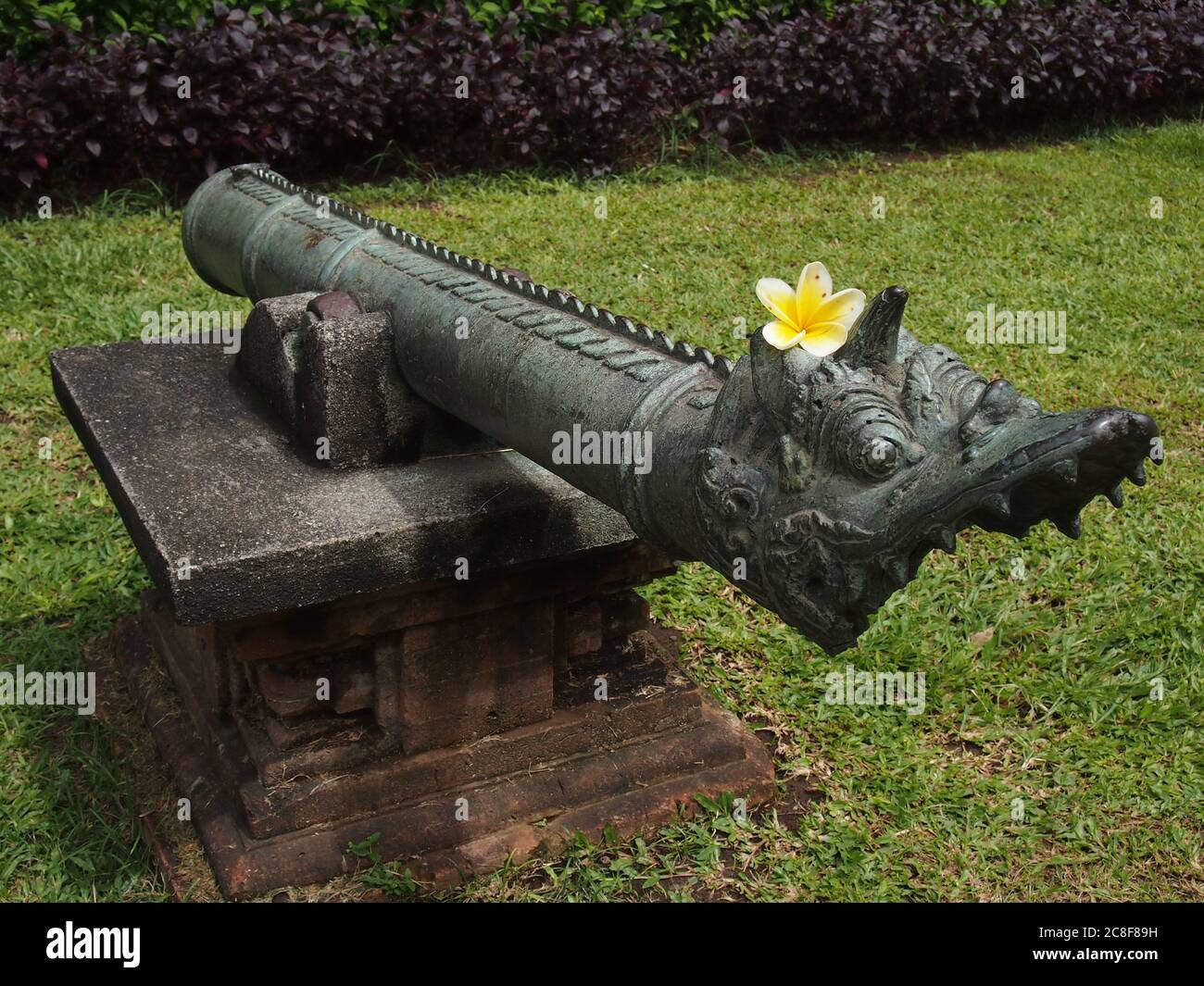 Ancient Chinese Dragon Cannon