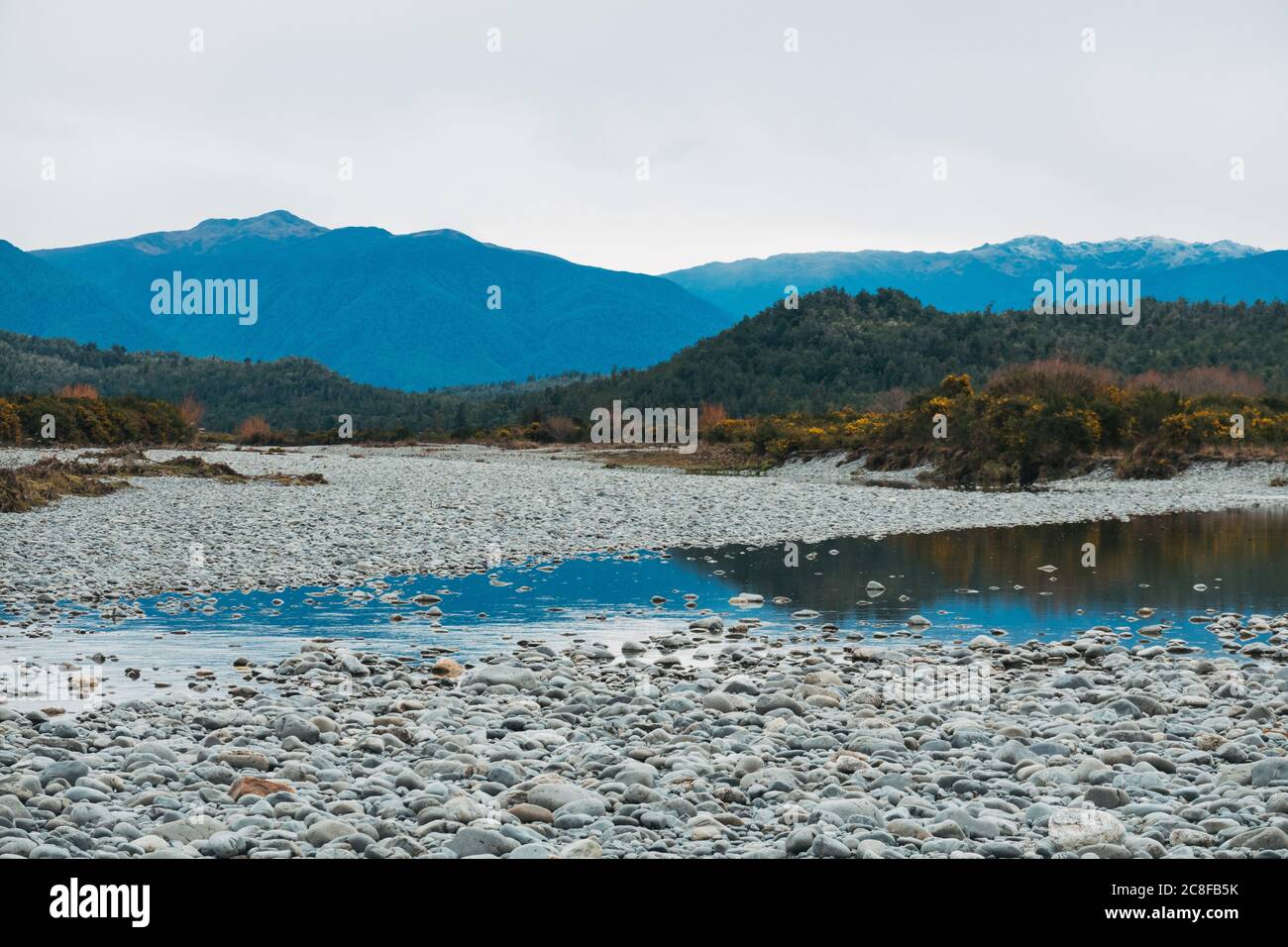 Nz river stones hi-res stock photography and images - Alamy