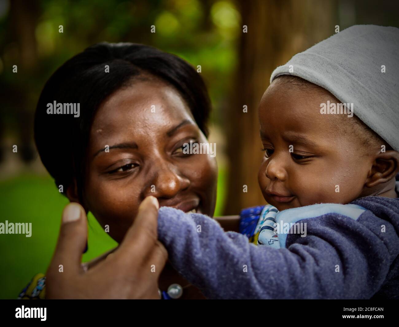 African mothers and daughter hi-res stock photography and images - Alamy