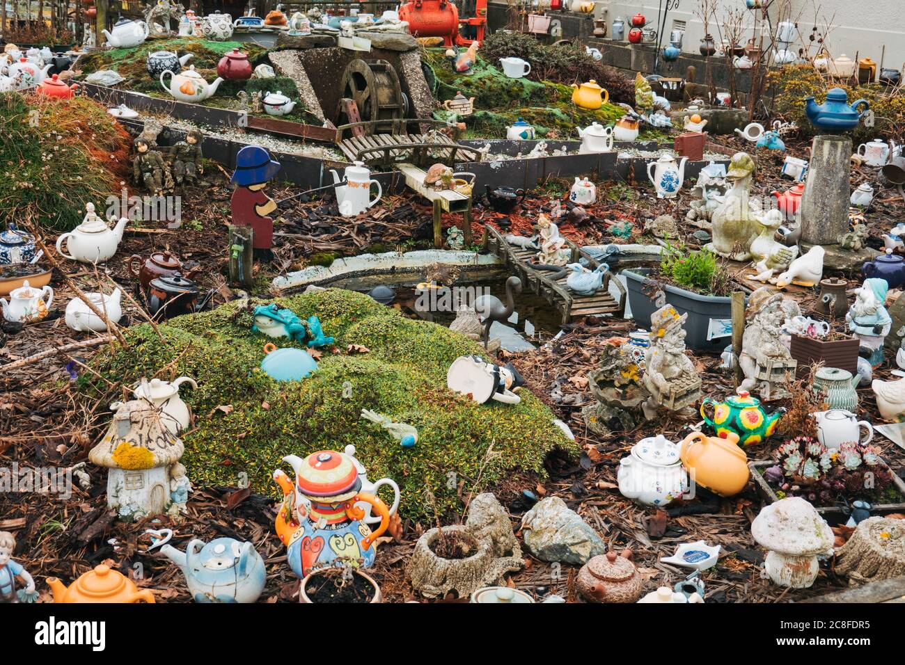 Teapotland Okawa, a private collection of teapots in someone's front ...