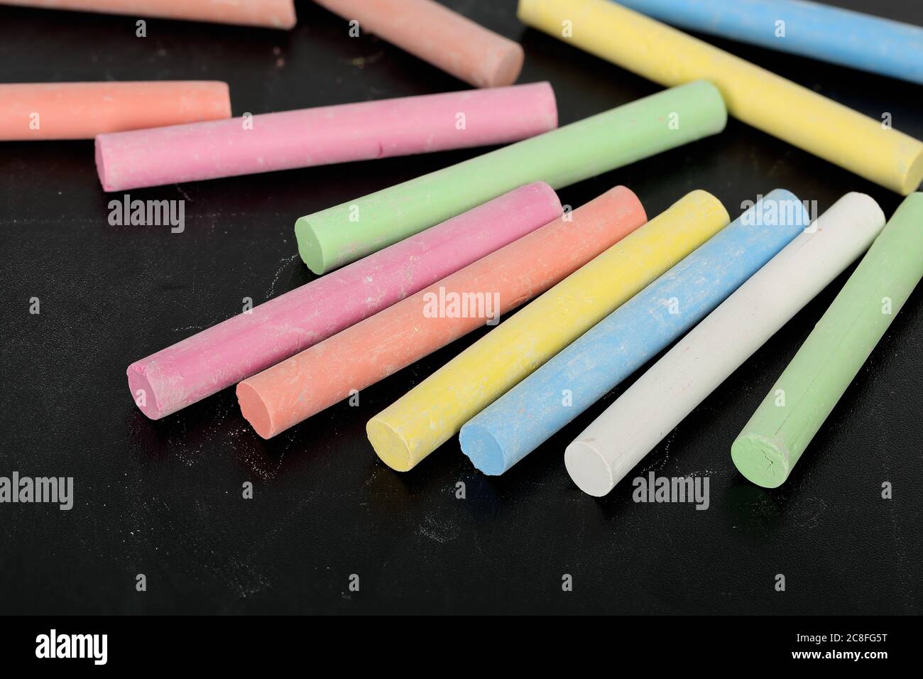 Pieces of chalk hi-res stock photography and images - Alamy