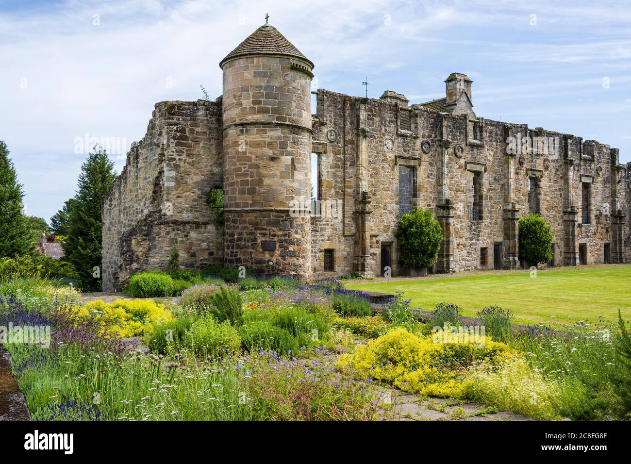 Scotland falkland palace hi-res stock photography and images - Alamy