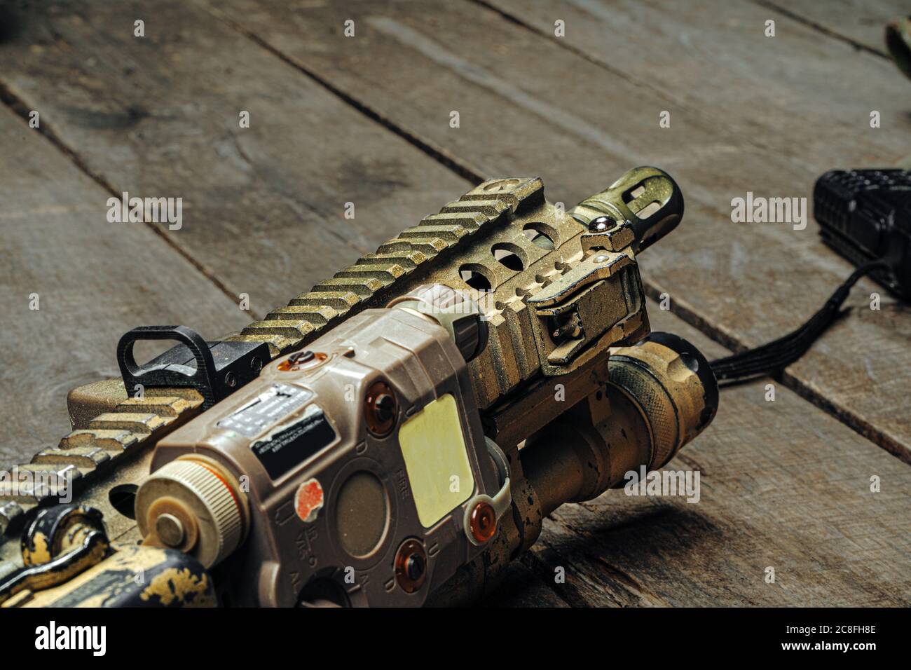 Close up photo of M16 rifle on wooden board Stock Photo - Alamy