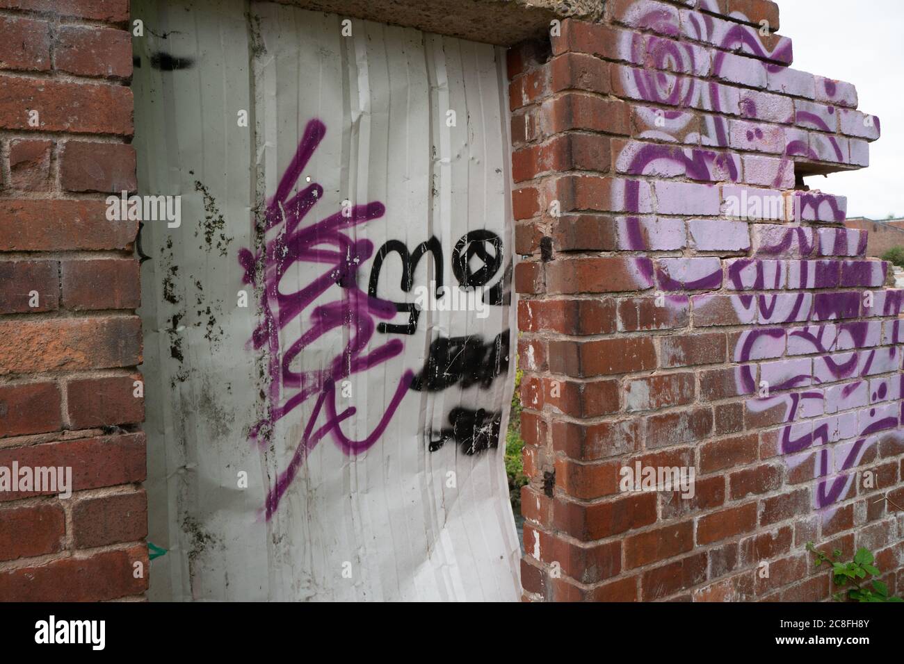 Crumbling building hi-res stock photography and images - Alamy