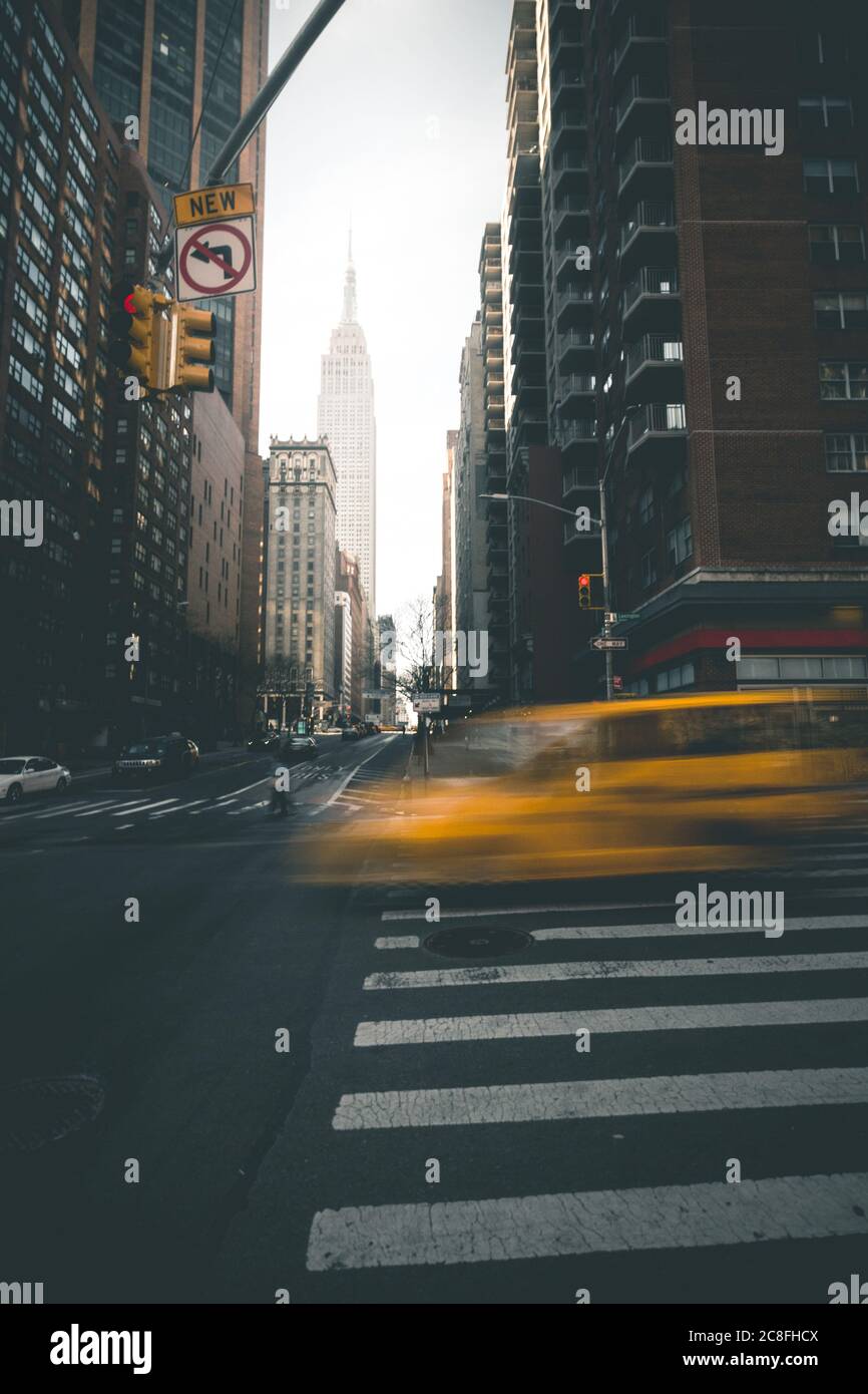 Daytime scene empire state building hi-res stock photography and images ...