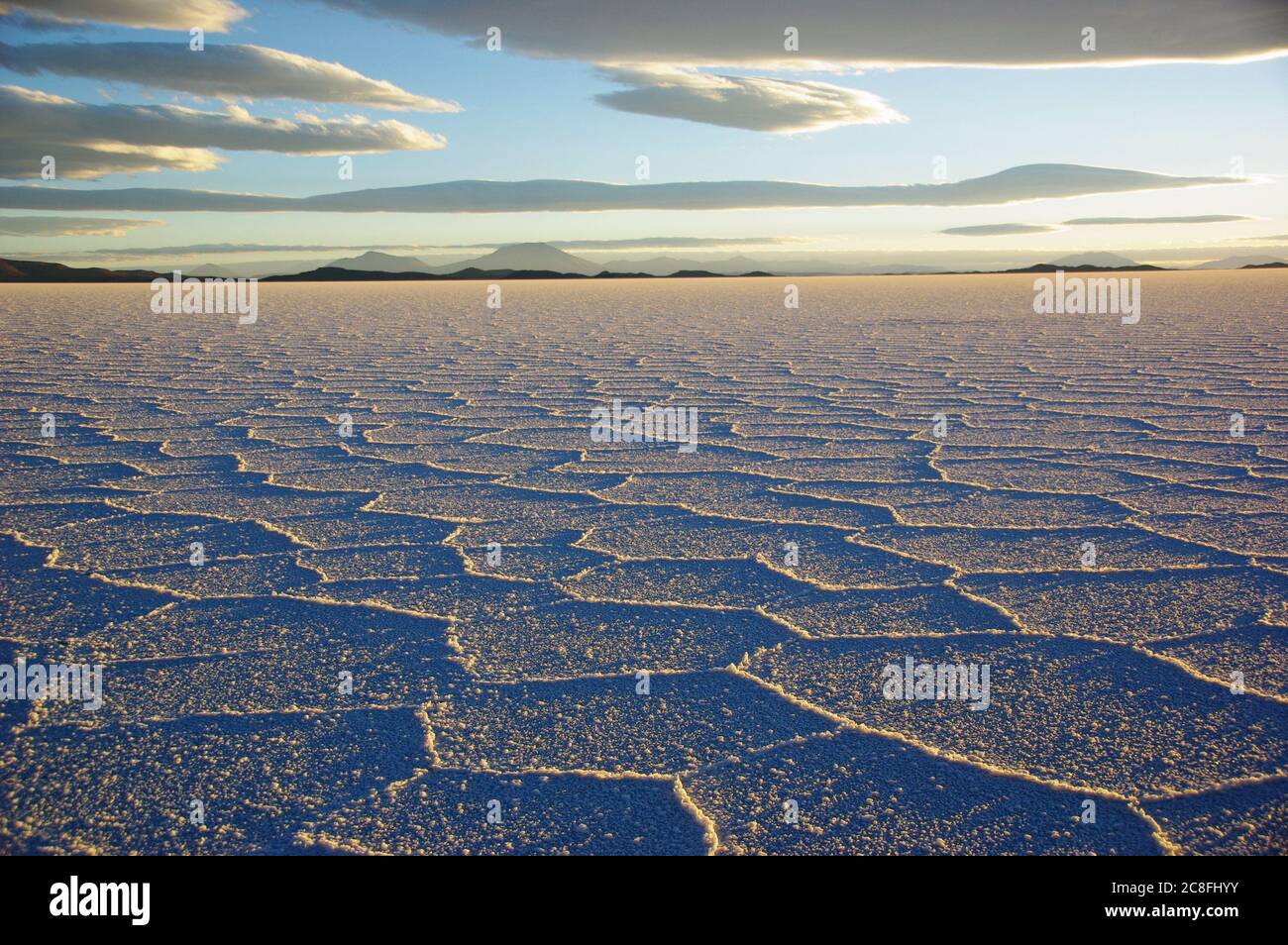 Gorgeous patterns on the surface of the salt flats of Salar de Uyuni ...