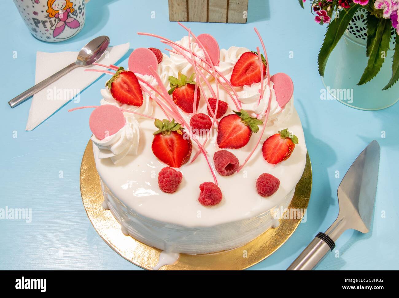 Delicious cake celebrate special hi-res stock photography and images ...