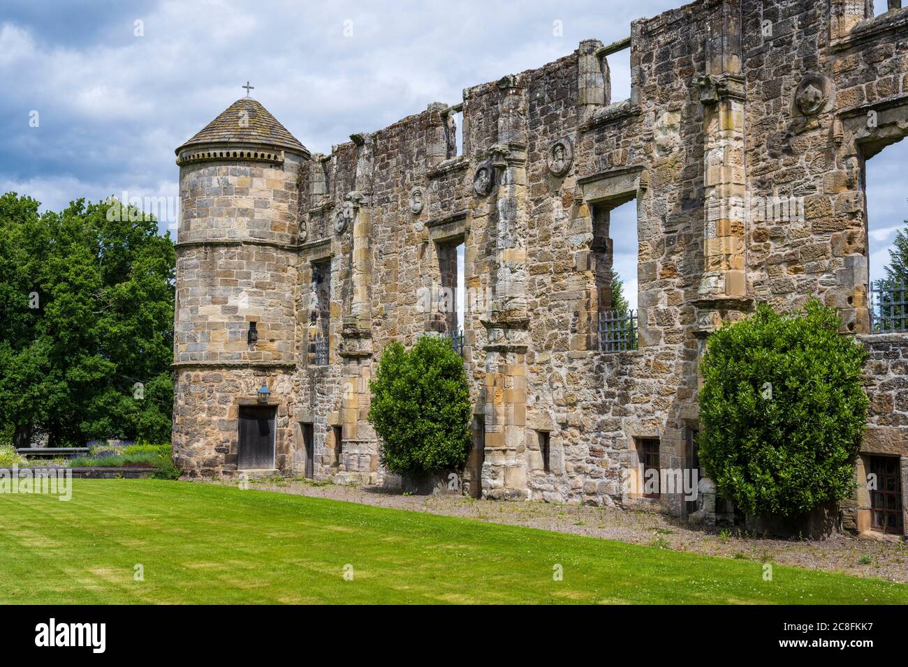 Scotland falkland palace hi-res stock photography and images - Alamy