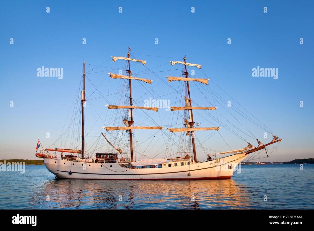Kiel sailing hi-res stock photography and images - Alamy