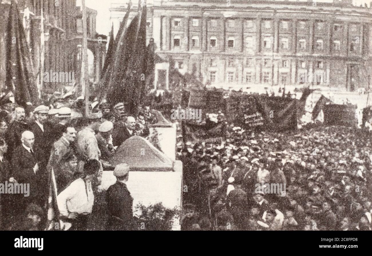 Vladimir lenin speech hi-res stock photography and images - Alamy