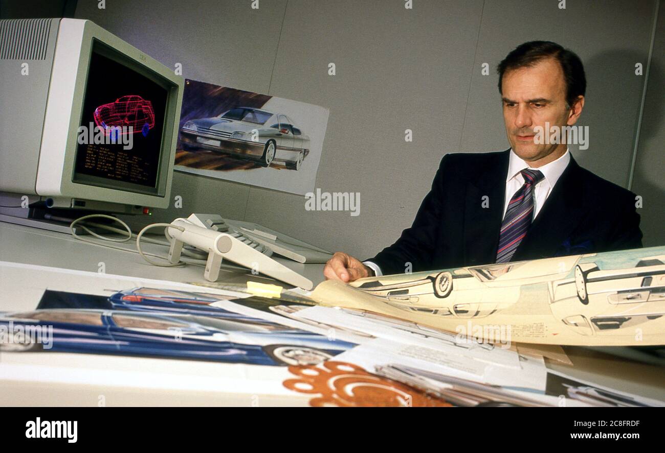 Wayne Cherry Design Director of Vauxhall in his studio in 1988 Stock ...