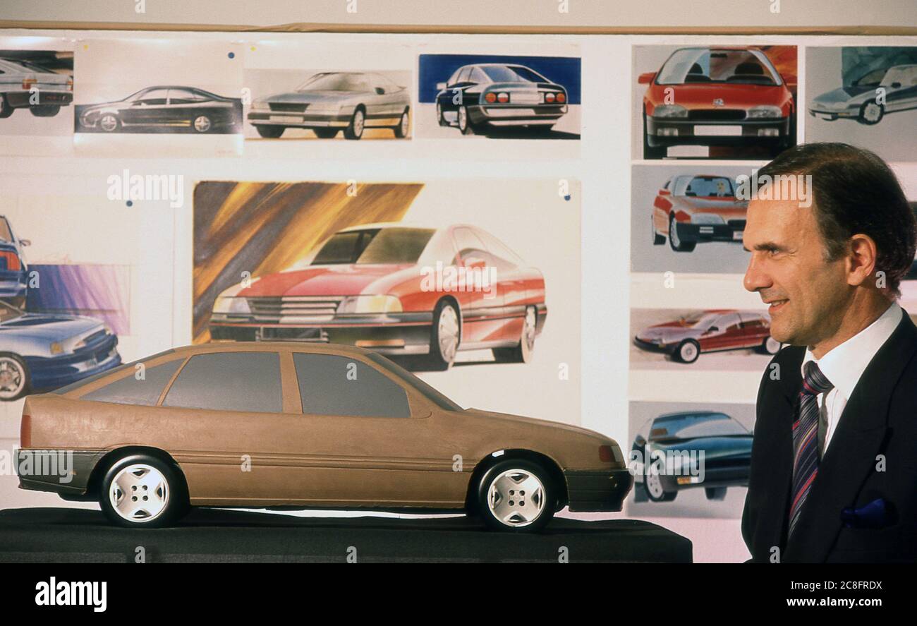 Wayne Cherry Design Director of Vauxhall in his studio in 1988 Stock ...