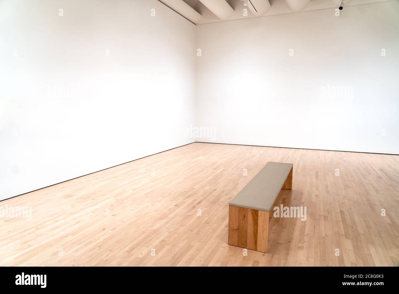 Empty museum wall with bench hi-res stock photography and images - Alamy