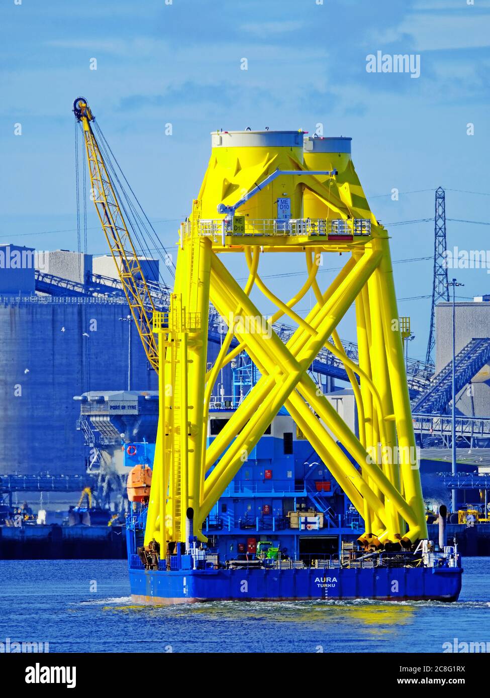 Cargo ship Aura delivering wind turbine tops from Cadiz for completion ...