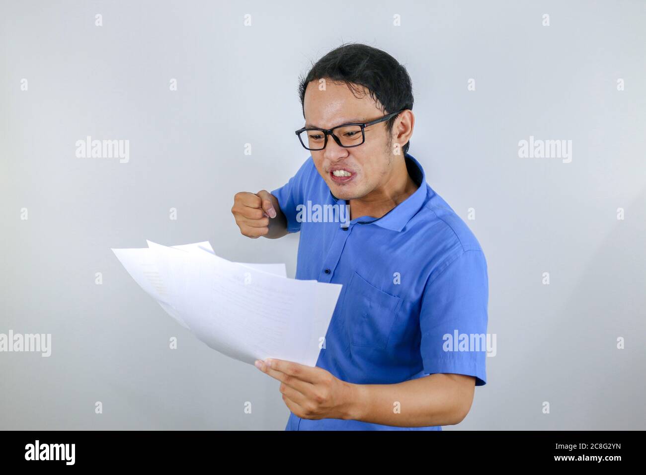 Man reading letter angry hi-res stock photography and images - Alamy