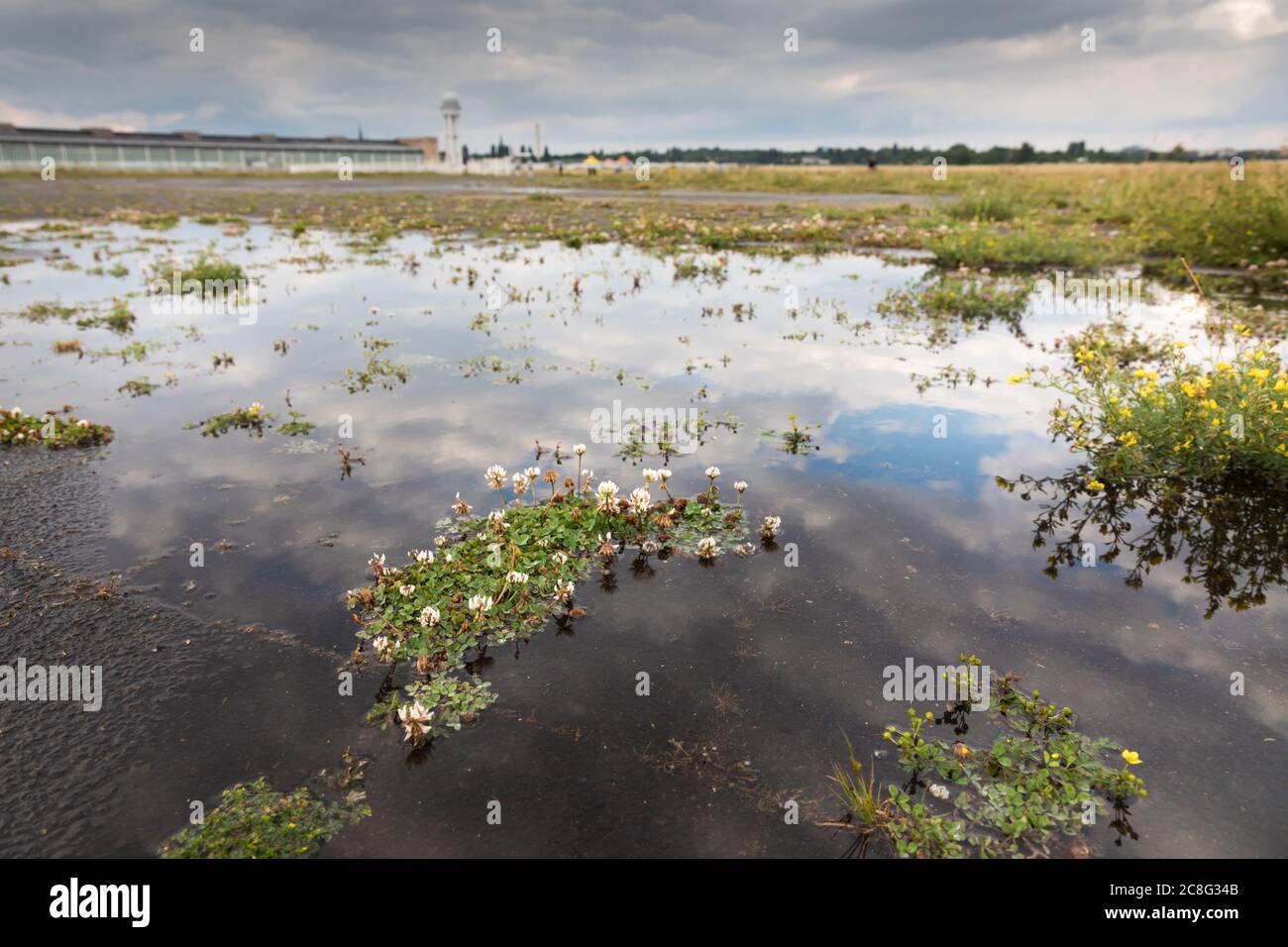 Berlin Tempelhof Airport, disused airfield Stock Photo - Alamy