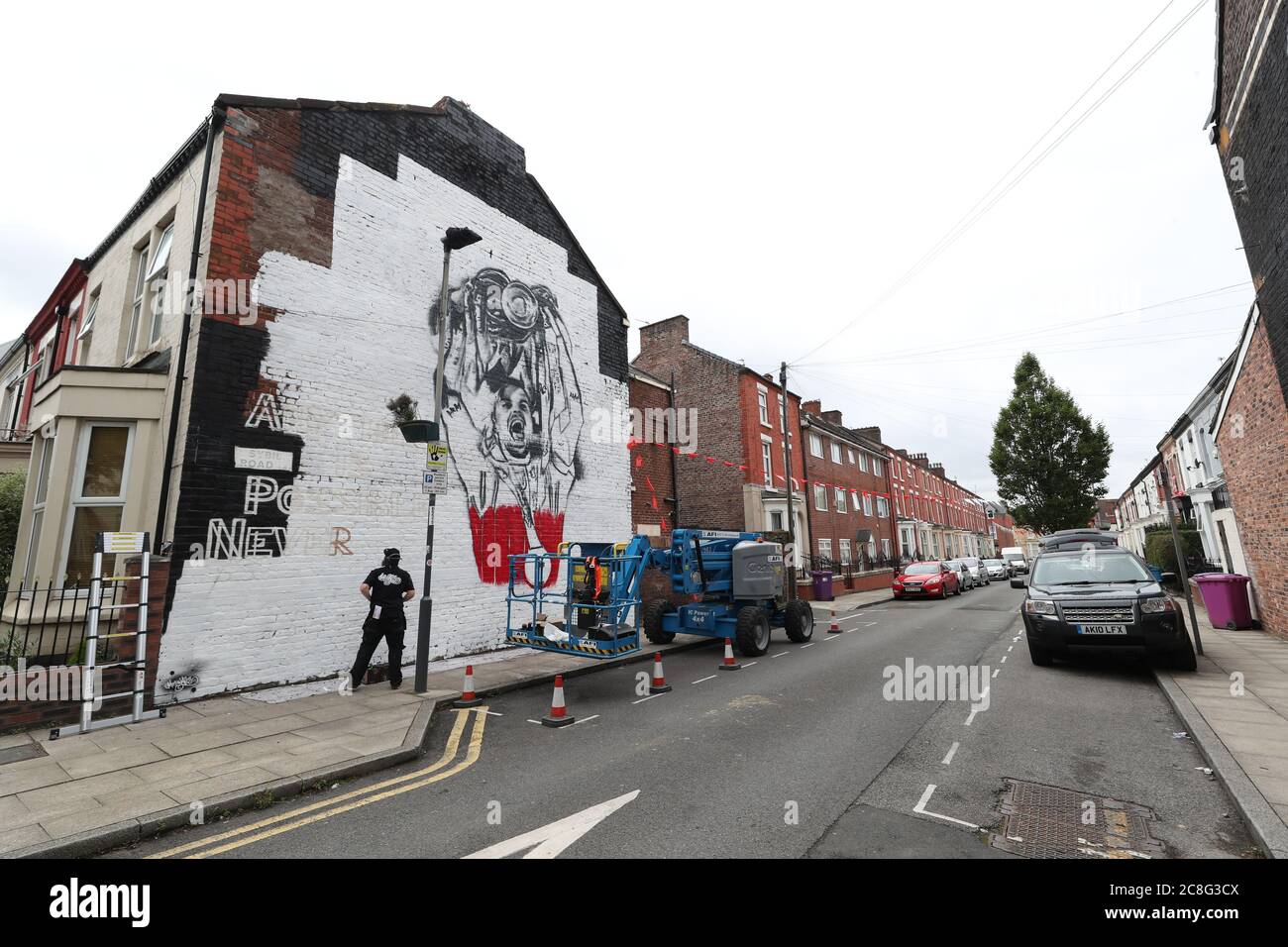 Artist MurWalls creates a Jordan Henderson mural on Sybil Road ...