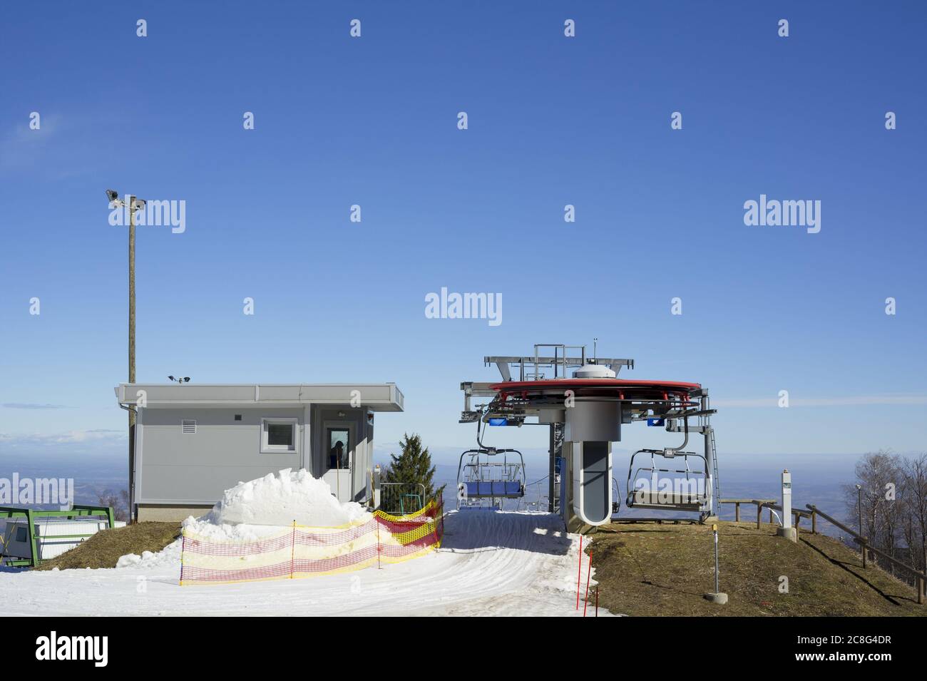 Snowless warm winter ski resort hi-res stock photography and images - Alamy