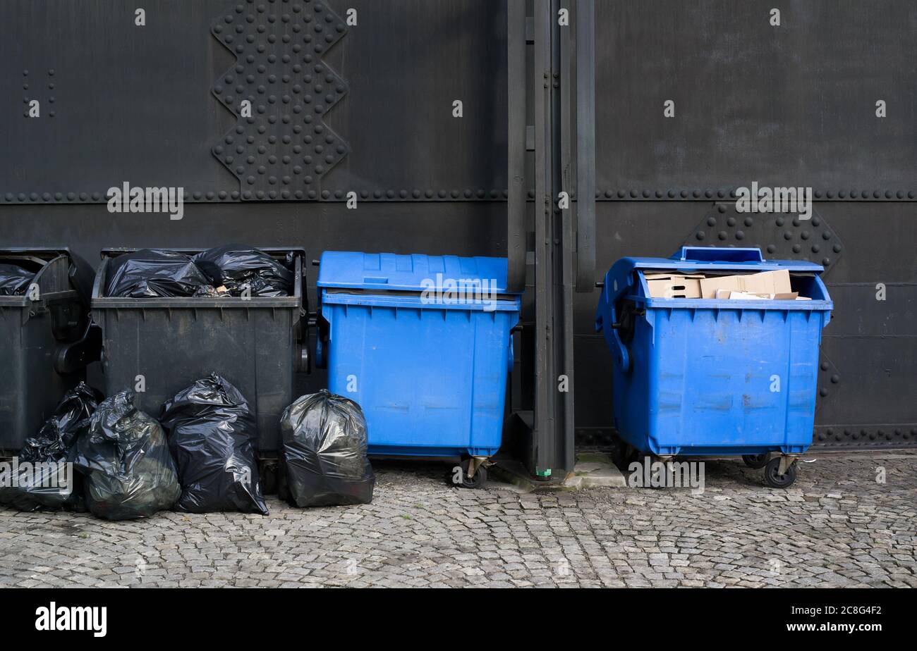Frontloader container hi-res stock photography and images - Alamy