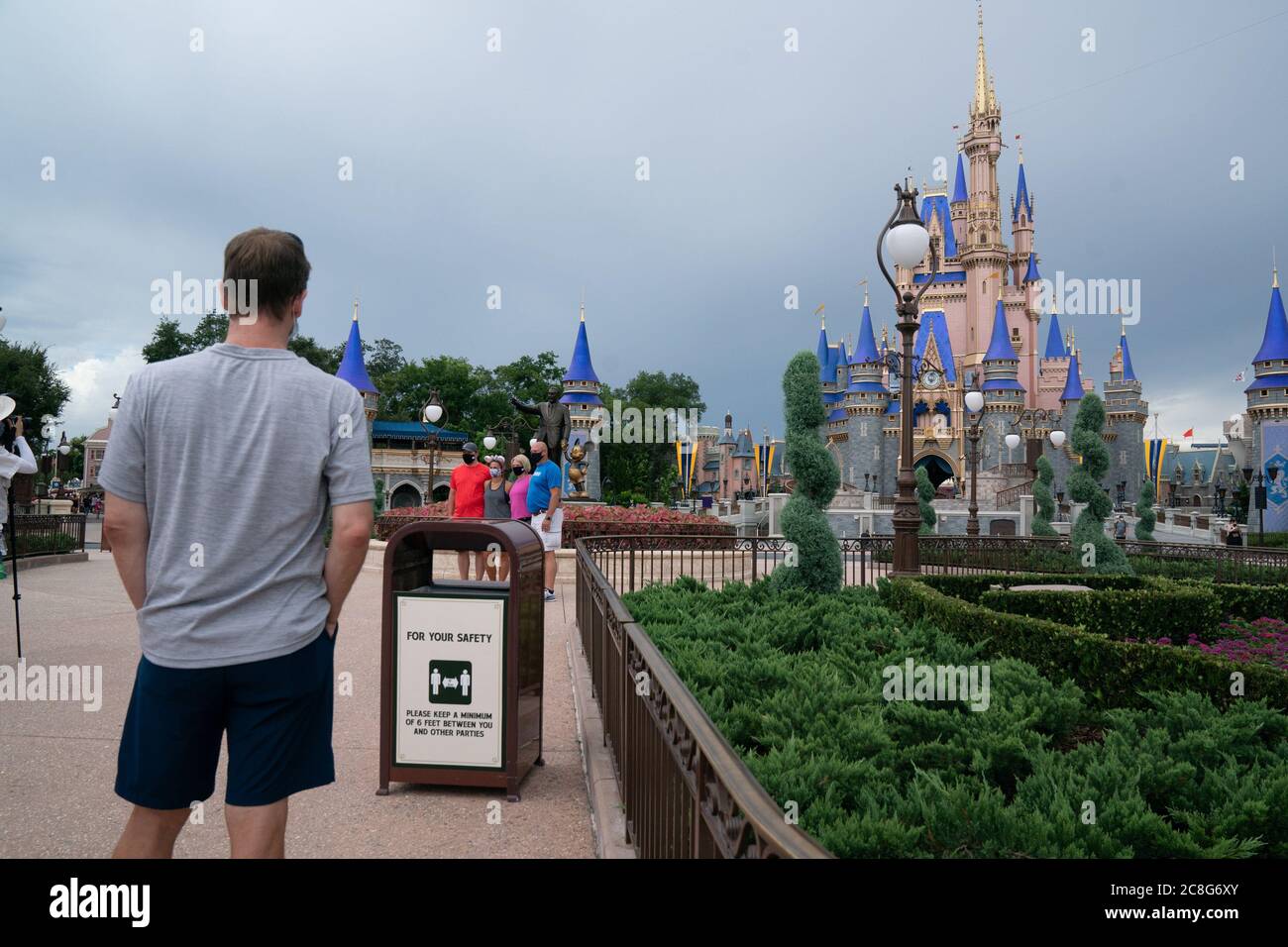 Empty castle disney world hi-res stock photography and images - Alamy