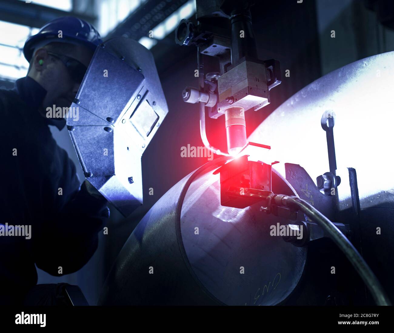 Man wearing a welding mask hi-res stock photography and images - Alamy