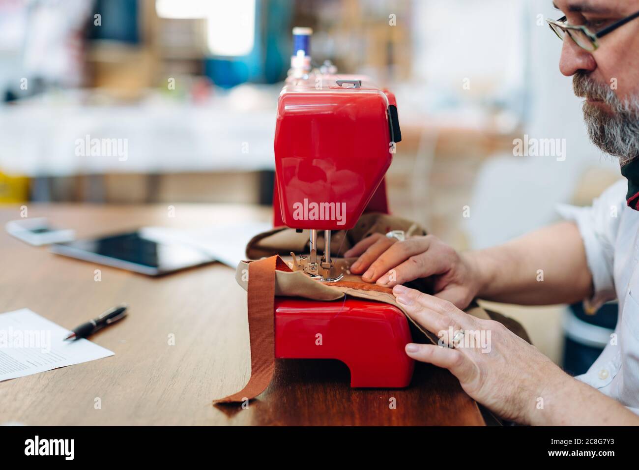 Man using sewing machine hi-res stock photography and images - Alamy