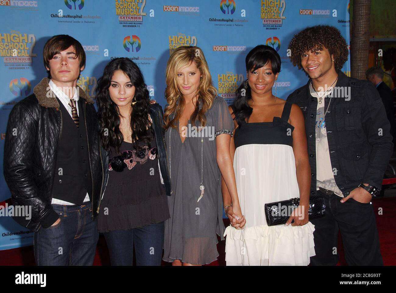 "High School Musical 2" Cast - Zac Efron, Vanessa Hudgens, Ashley ...