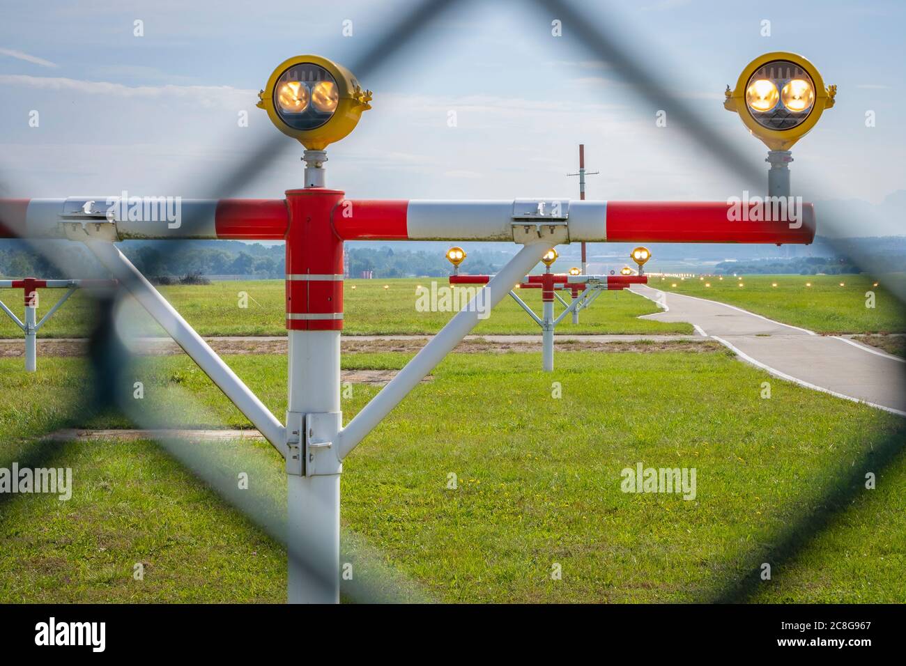 Landing strip hi-res stock photography and images - Alamy