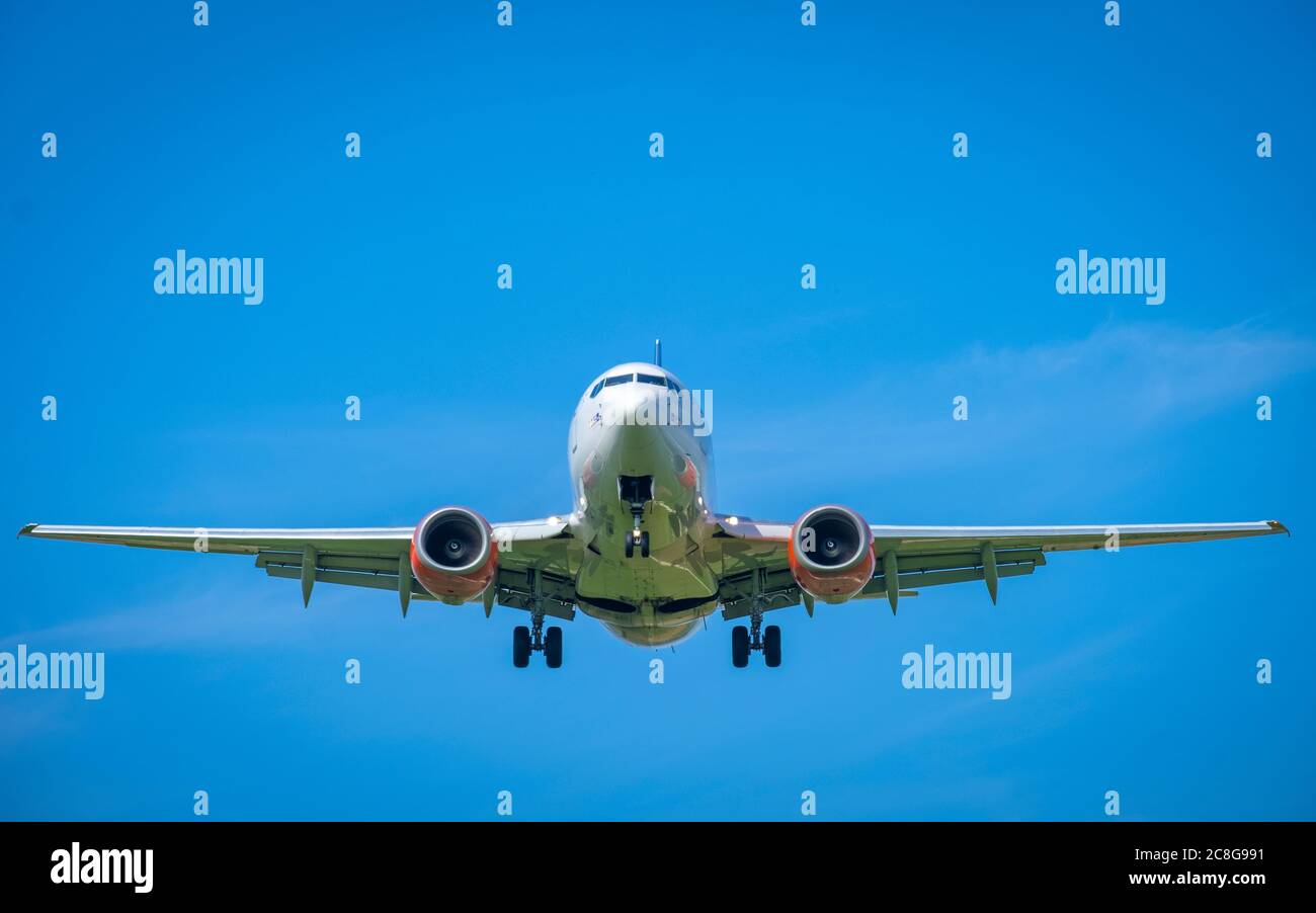 Aircraft before landing at airport Zürich, Switzerland Stock Photo - Alamy