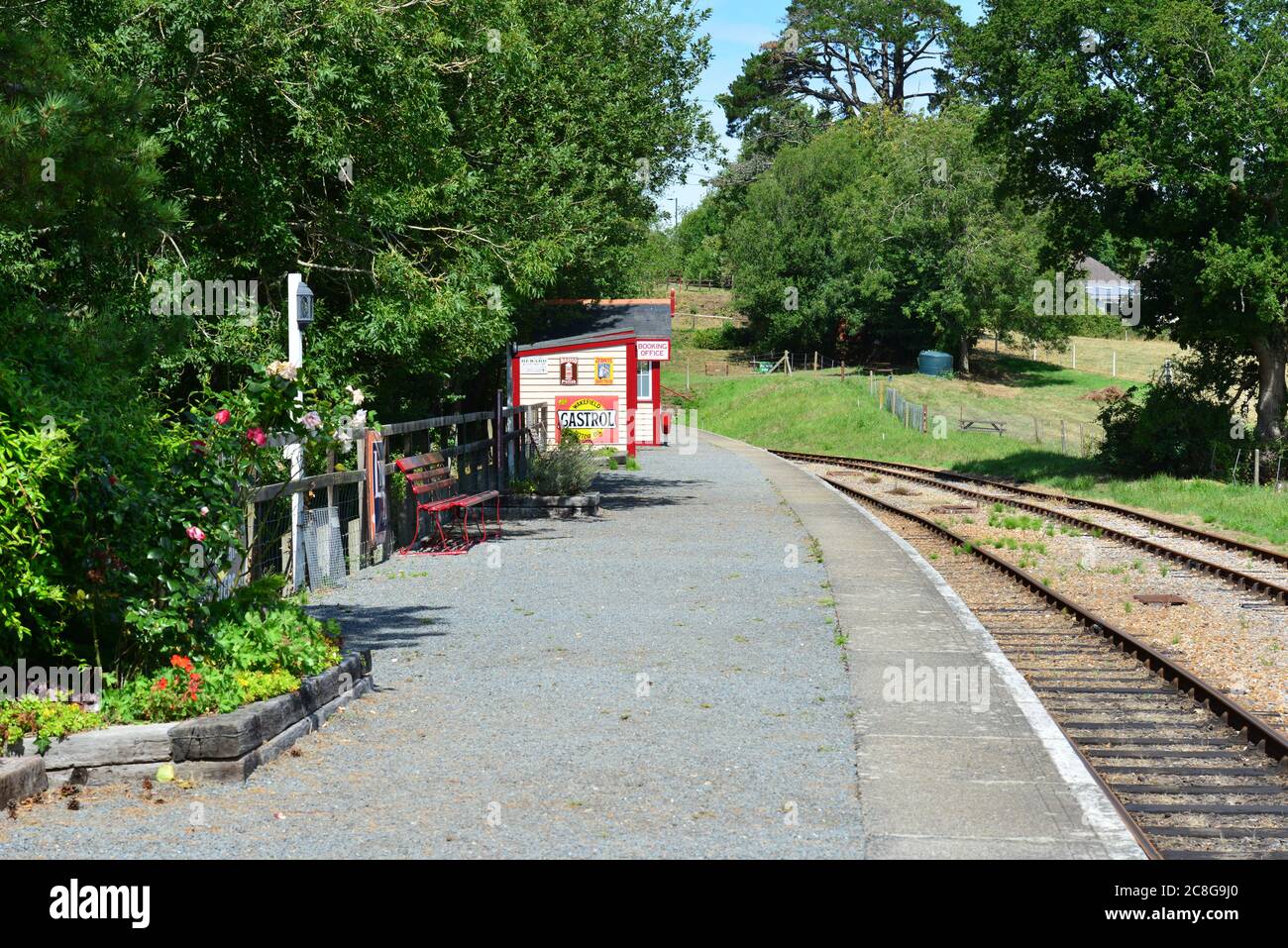 Wootton station hi-res stock photography and images - Alamy