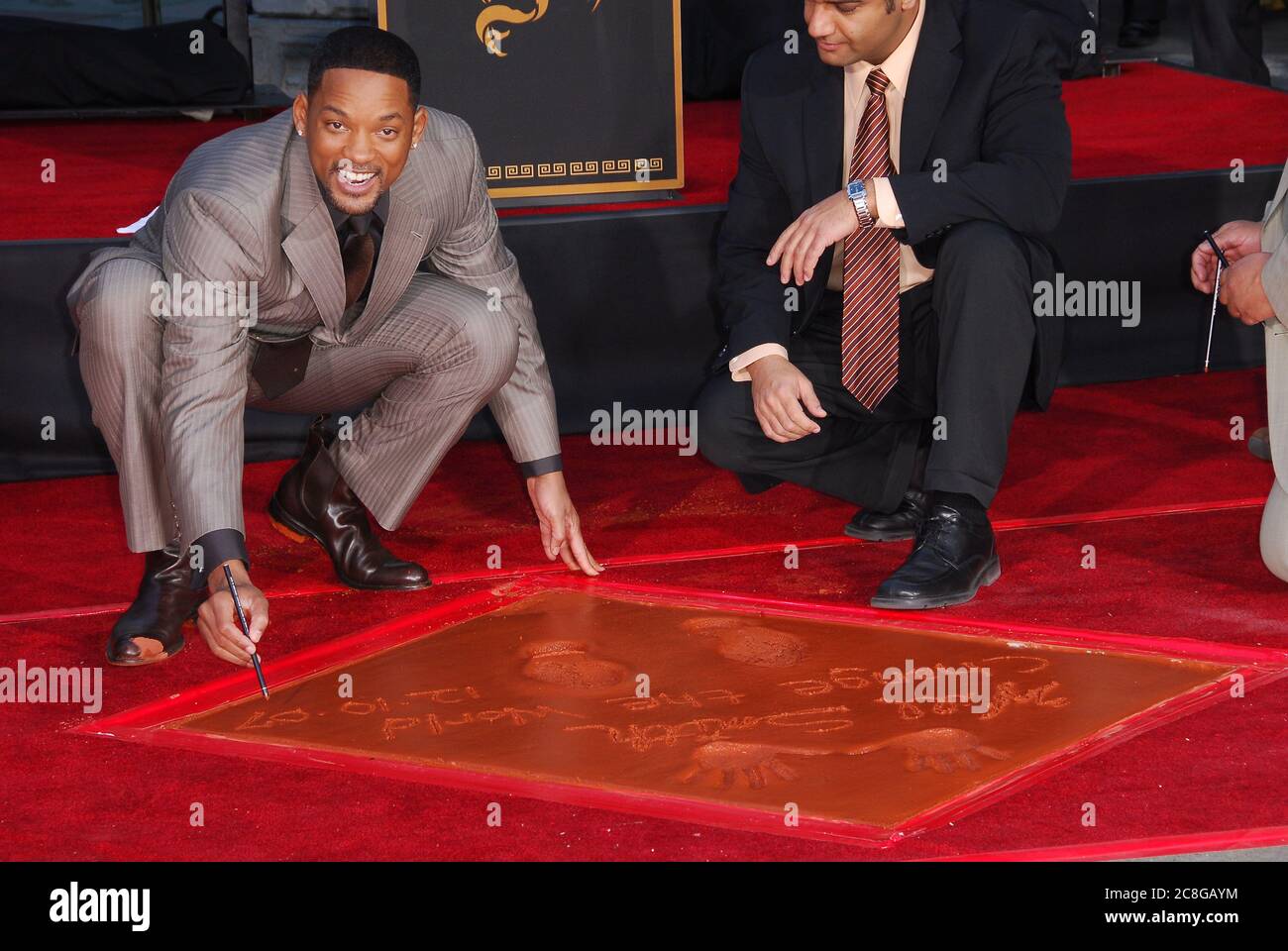Will Smith signing the date at his Hand and Footprint Ceremony held at ...