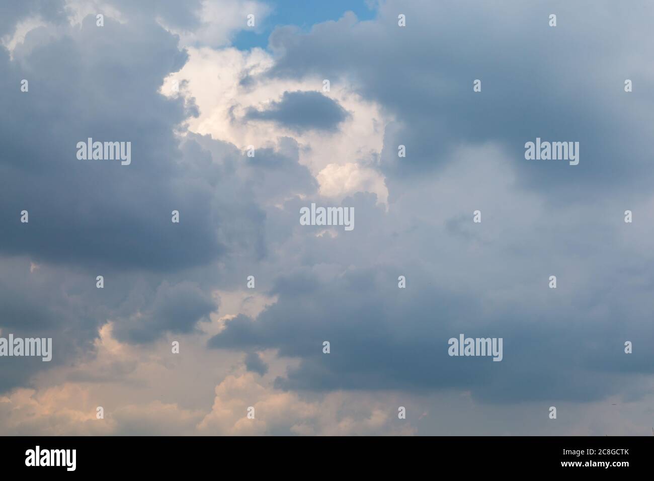 Looking up beautiful heavenly sky hi-res stock photography and images ...