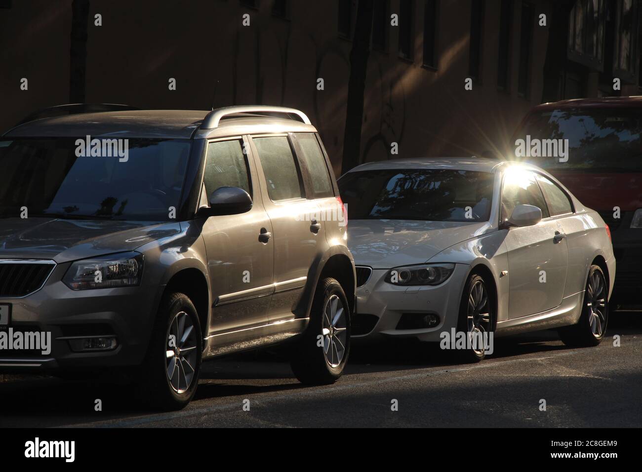 Reflecting passenger cars hi-res stock photography and images - Alamy
